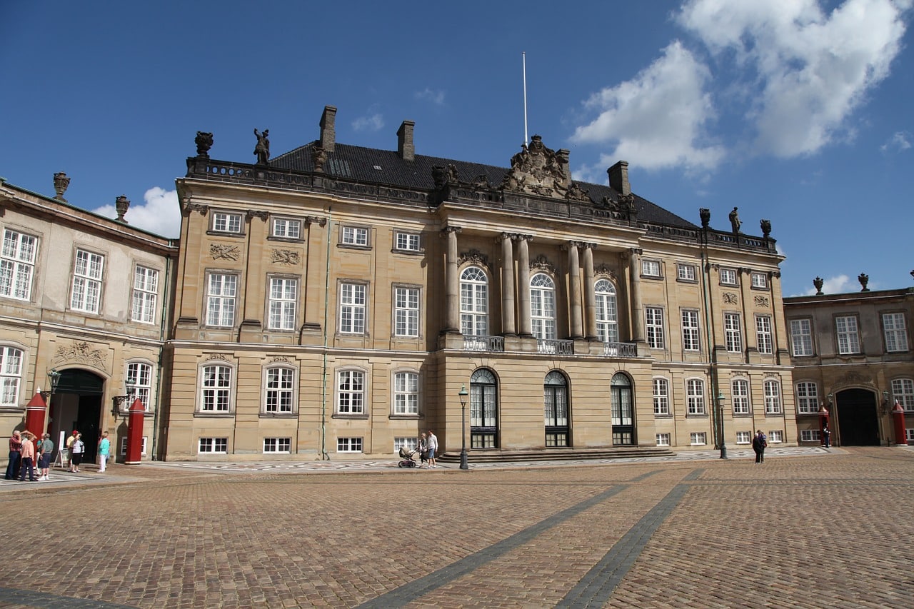 amalienborg-palace-954884_1280 - Happy Low Cost